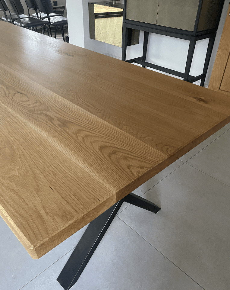 Sophisticated Oak Dining Table – TRL Handmade Furniture